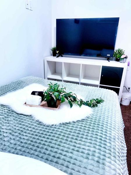 Cozy Room 1 With Private Entrance - Calgary