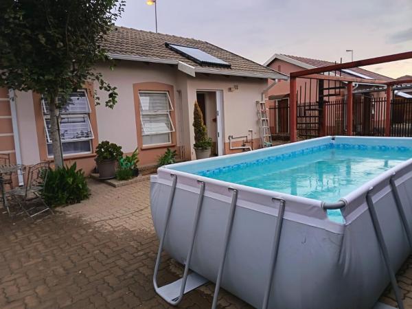 Similar Cottage - Bloemfontein