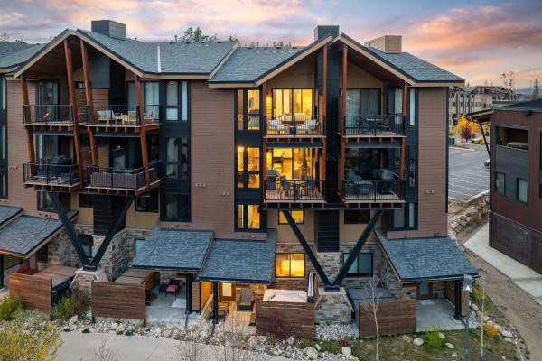 Downtown Wp River Front Villa 244 I Private Hot Tub I Great Views I Activity Program - Winter Park, CO