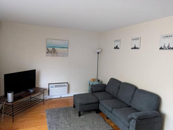 Free Parking 1 Br Near Downtown Brady St - Greenfield, WI