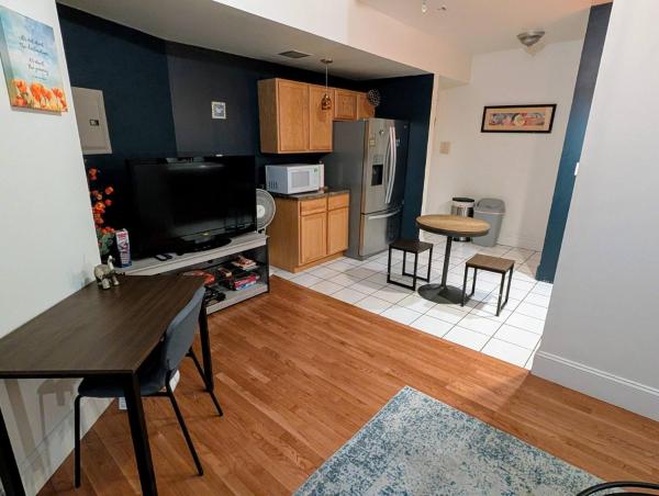 East Side 1br Wparking - Milwaukee, WI