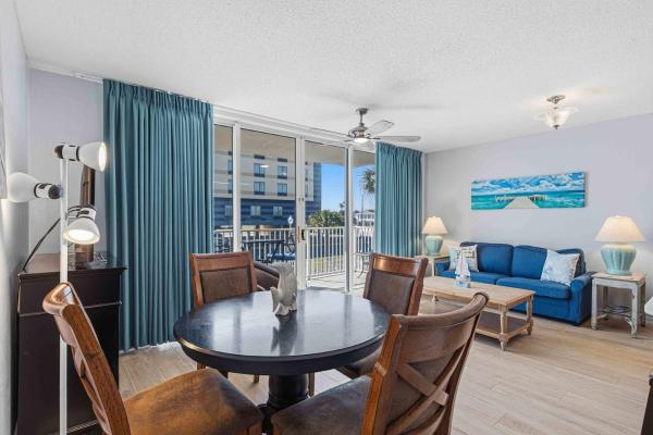 Second-floor Airy Condo With Great Views - Close To Dining & Shopping - Fort Walton Beach, FL