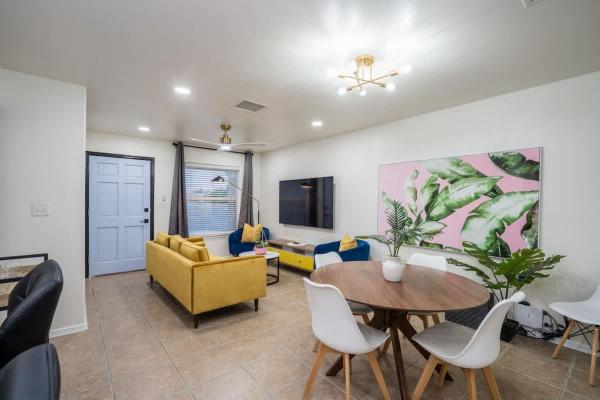Art Deco 3 Br Near Fort Bliss - El Paso, TX