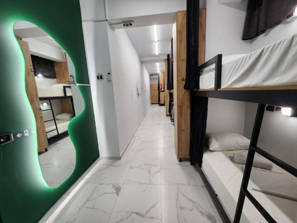 The Hangout Hostel - Sarandë