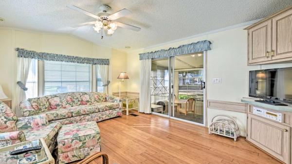 Relaxing Home Pool Access And Screened-in Porch! - Siesta Key, FL