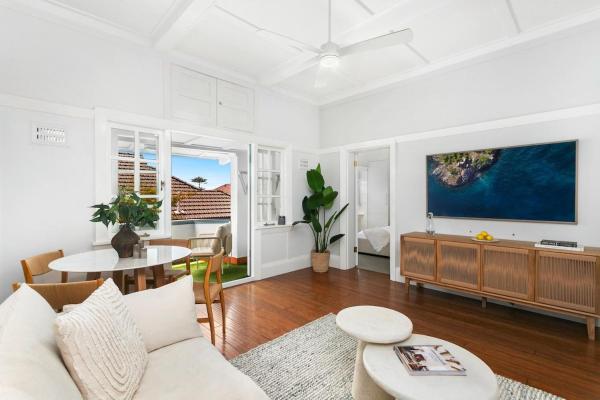 Manly Moments - Steps Away From The Waters Edge - Clif2 - Collaroy