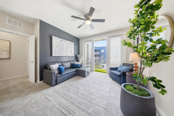 Modern 2br W Pool Pet-friendly Unit #18 - Tampa, FL