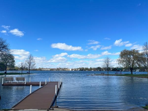 Ivp Manor House By Lake Beach And Naval Base - ガーニー, IL