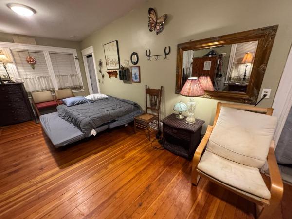 Private Room Near Airport & Beaches Fast Wi-fi - Rhode Island