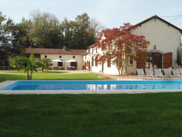 Very Spacious And Luxurious Holiday Home On Quiet Estate 1880 With Pool - Vic-en-Bigorre