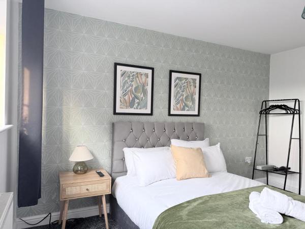 52 Ring Road Room 2 Shared House Ensuite Stay - Wakefield