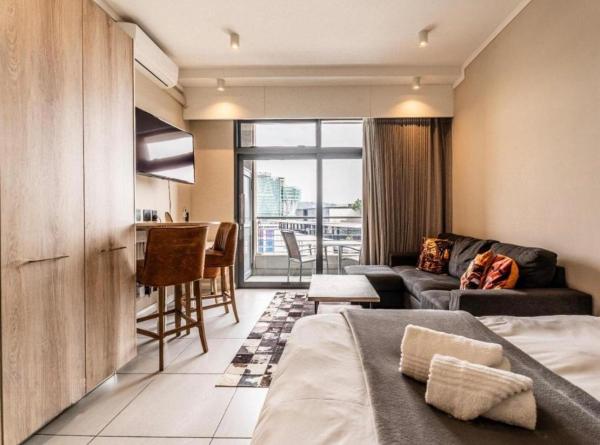 Menlyn Maine 812 With Balcony - Pretoria