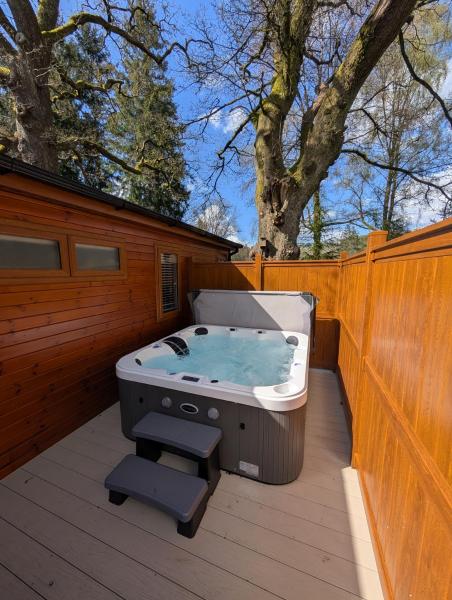 Luxury Hot Tub 3 Bedroom Lodge - Lake Windermere - Ambleside