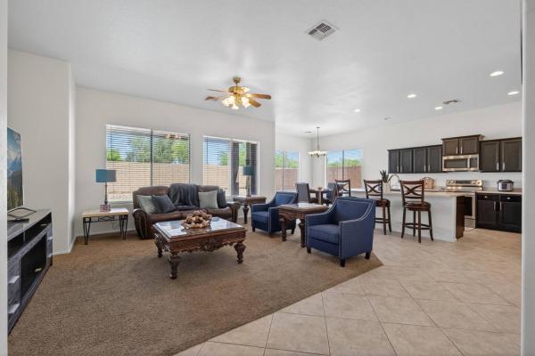 4br Goodyear Home | Sleeps 10 | W/ King Bed - Goodyear, AZ