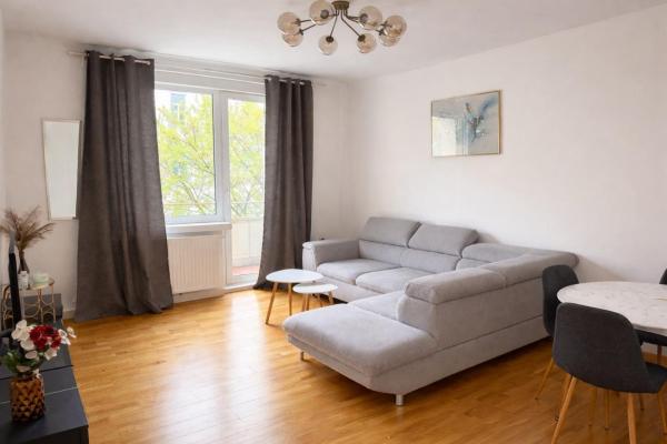 Schöne Wohnung Mit Balkon - Aéroport de Vienne-Schwechat