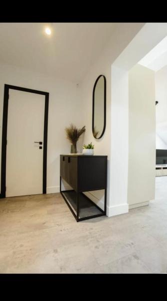 Elegant Central Apartment - Next From Grand Place, Netflix & Comfort - Etterbeek