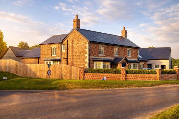 The Old Pub Unique Modern Extra Large Private Cellar With Sauna Gym King Size Bed Kitchenette Snacks Mini Bar And Continental Breakfast Fully Self Contained - United Kingdom