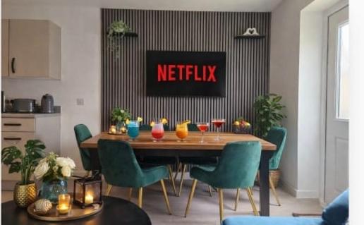 The Cozy Stopover 3 Bedroom House With Free Parking - Crawley