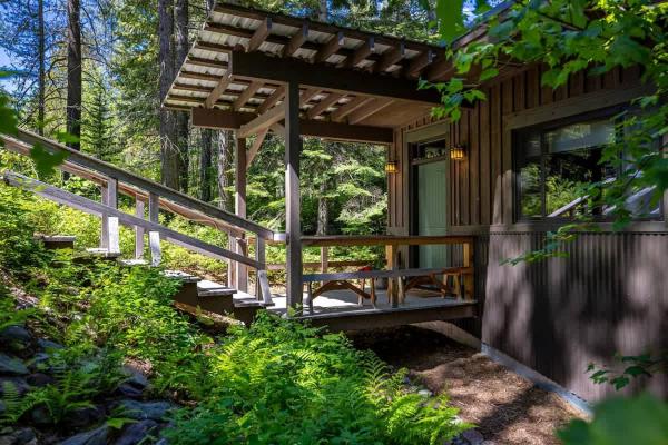 Tranquil Creekside Cabin - Columbia Falls, MT