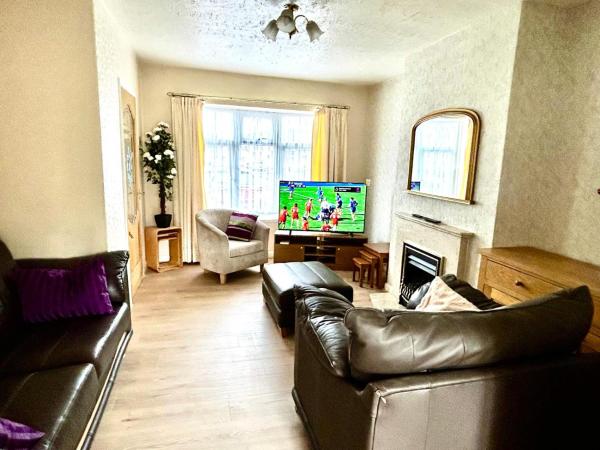 Beautiful And Cosy 3-bed House Parking Coventry Contractors,family,friends - 考文垂