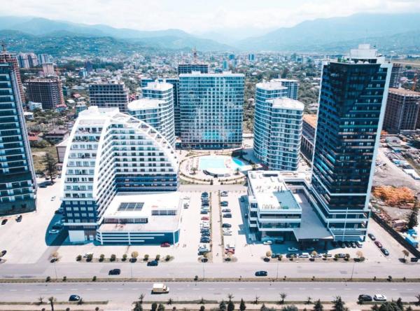 Апартаменты с бассейном на берегу моря в Батуми - Georgia