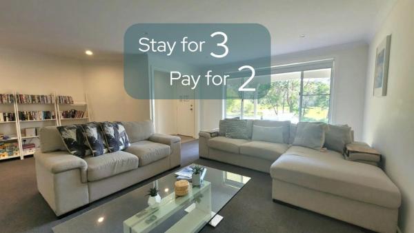 Home And Away By Book Jervis Bay -Golf Course Views Ducted Air Conditioning - Vincentia