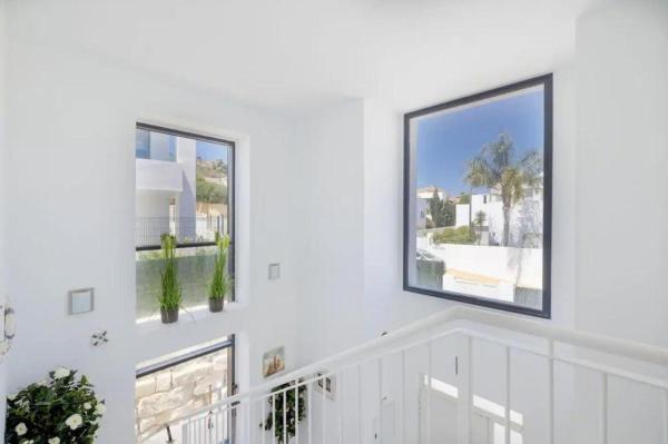 Villa Sotogrande- Sleeps 10 - Pool Access- Jacuzzi - Sotogrande
