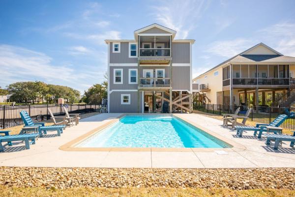 Beach 45 By Oak Island Accommodations - Oak Island, NC