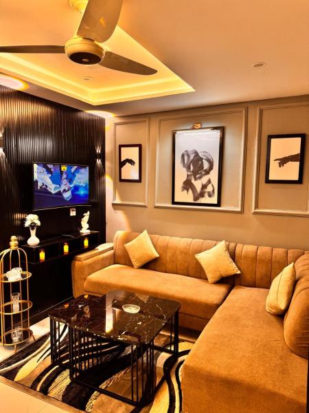 Refined Luxury 1bhk Suite Stylish & Serene - Islamabad