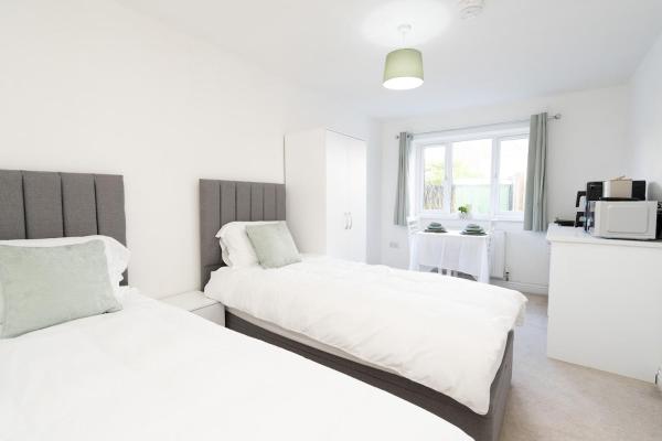 Private Self-contained Studio With Own Entrance & Parking - Bristol