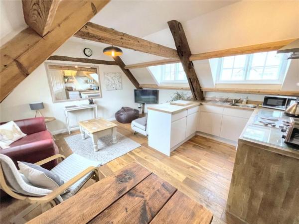 Characterful & Central - Entire Flat - Cirencester