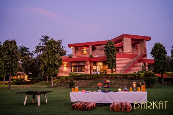 Barkat 4bhk Farmhouse With Pvt Pool Nr Yashobhoomi - 古爾岡