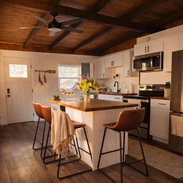 Granary House Lakefront Bliss On Sunrise Beach - Sunrise Beach, MO