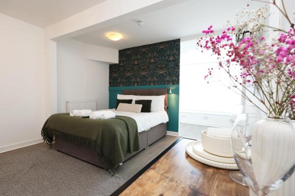 Studio - Kitchen - Parking - Ideal For Contractors - Llanelli