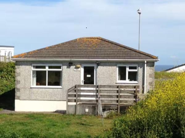 St Ives Bay Holiday Home - 모팻