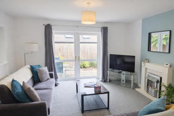 Large 2-bedroom Bungalow Near Airedale Hospital, Keighley, Convenient Location With Parking - Haworth
