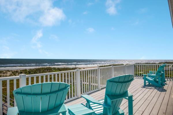 Beach Walkers By Oak Island Accommodations - Oak Island, NC