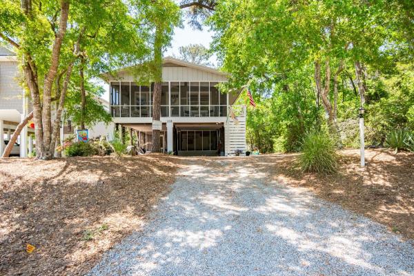 Beaching & Griping By Oak Island Accommodations - Oak Island, NC