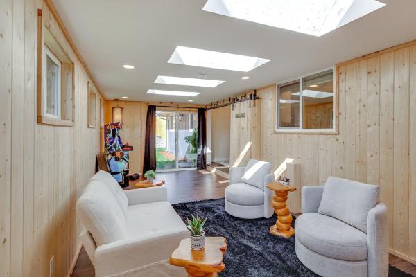 Relax In University Place - Sleeps 5 - Game Room - Gig Harbor, WA