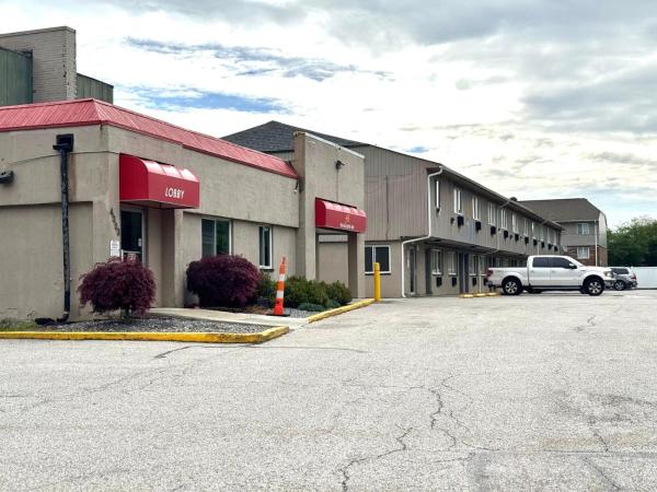 Highlander Inn Cleveland Beachwood Near I-480 - Macedonia, OH