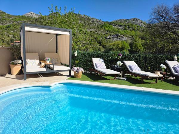 Villa Ivona With Swimming Pool And Jacuzzi - Neum