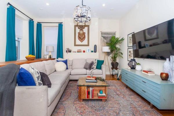 Expansive Essential Triplex Near T - 波士頓, MA