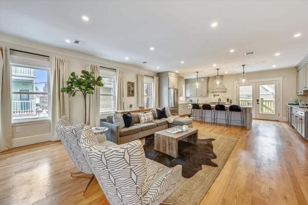 Spacious New Renovation Near T - Boston, MA