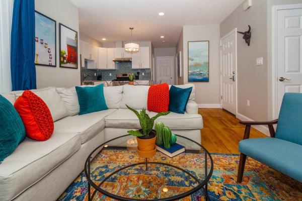 Charming Boston Home Near T - Boston, MA