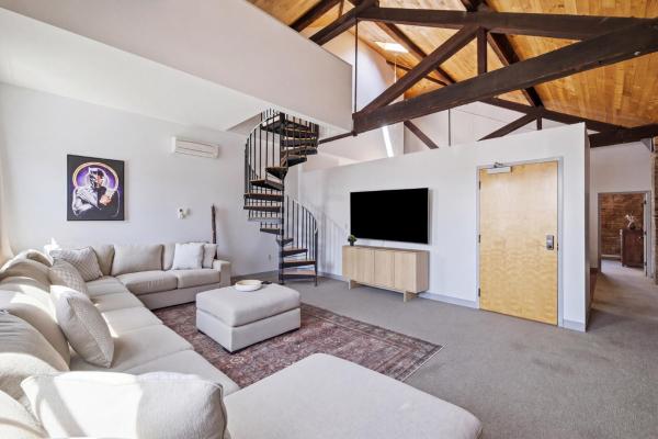 Gorgeous Downtown Apartment With High Ceilings - Hartford, CT