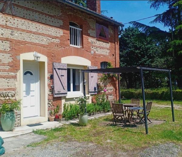 Charming House 2 Bedrooms 4 To 5 People Fully Equiped Kitchen Clim And Heat Wifi Starlink Tv Netflix 3 Parkings - Villefranche-de-Lauragais