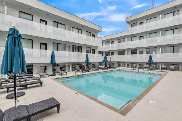 Trendy Condo For 4 W Shared Pool Near The Gulch - Nashville, TN