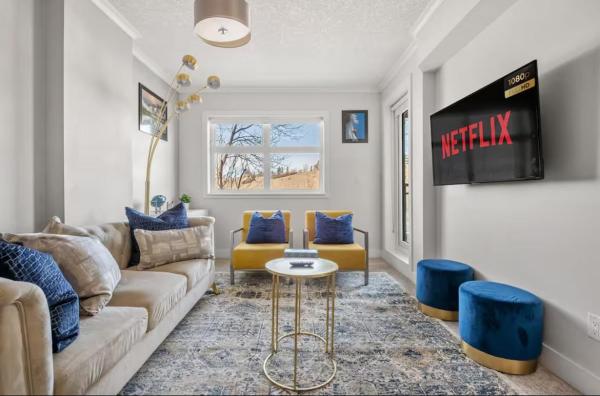 Stunning 1 Bedroom Condo With Riverview In Calgary - Calgary