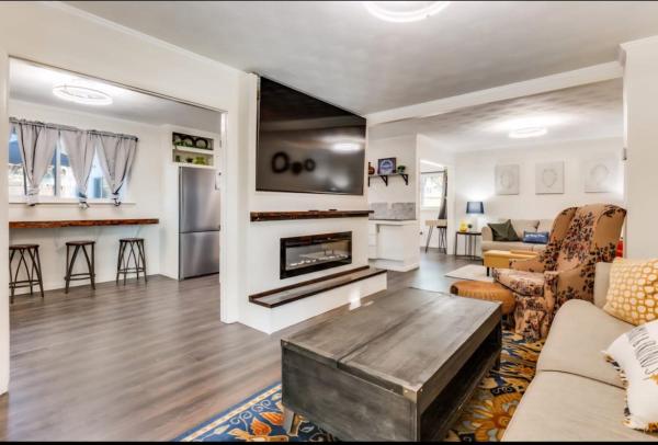 Pet Friendly Home With Hot Tub - Sleeps 8 - Irving