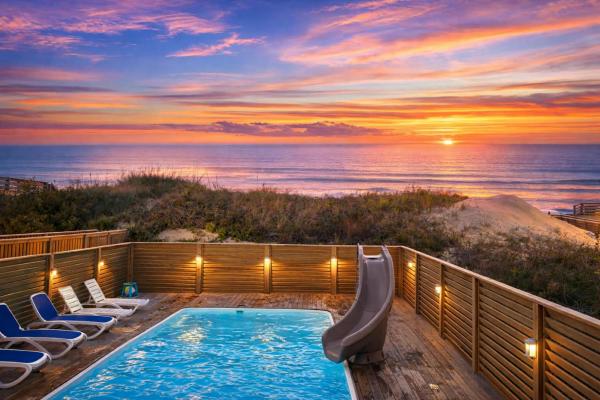 Ultimate Beachfront Getaway Pool Slide, Hottub - Nags Head, NC